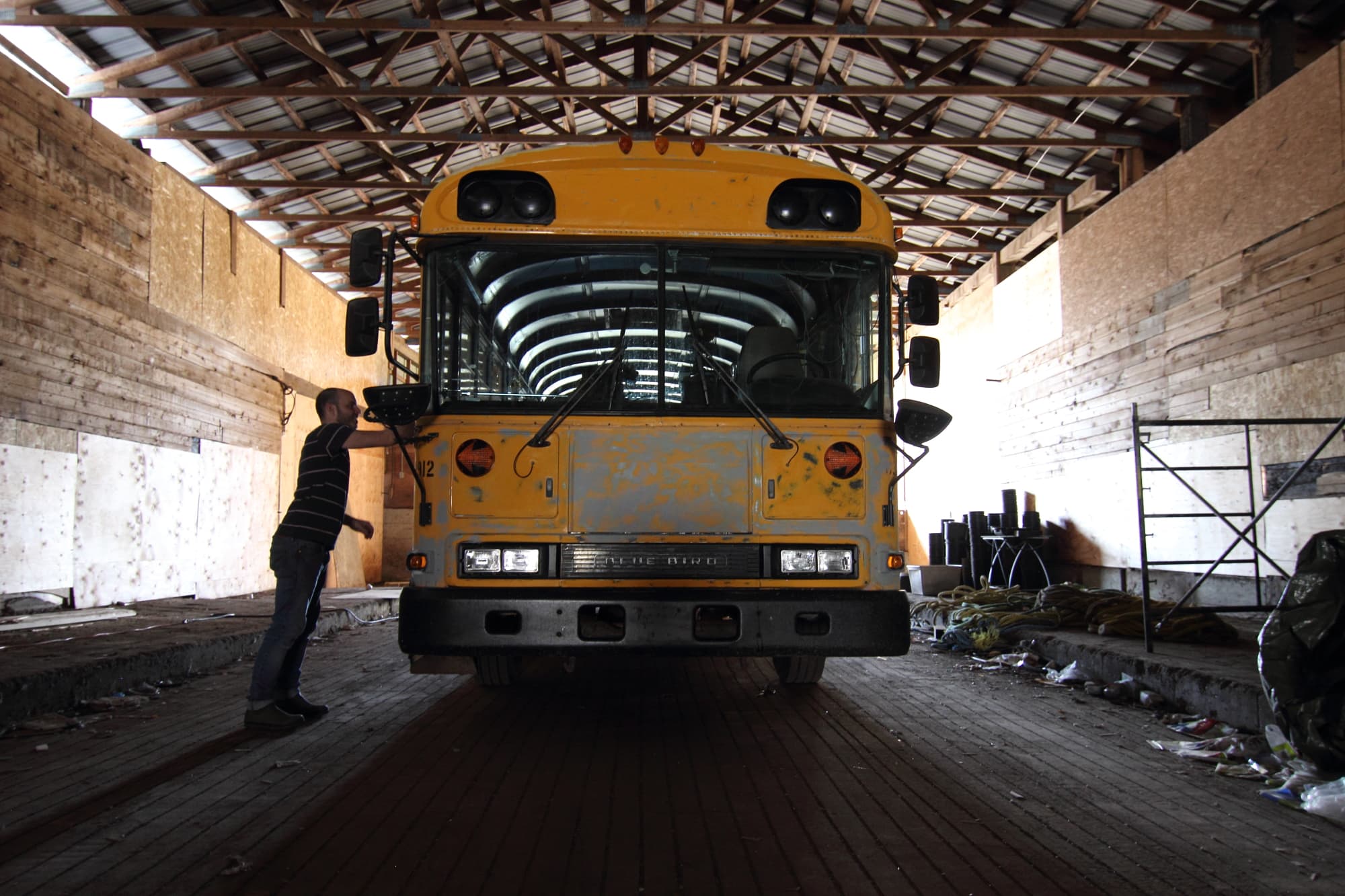 Home is a 40-foot School Bus - Alstead.com